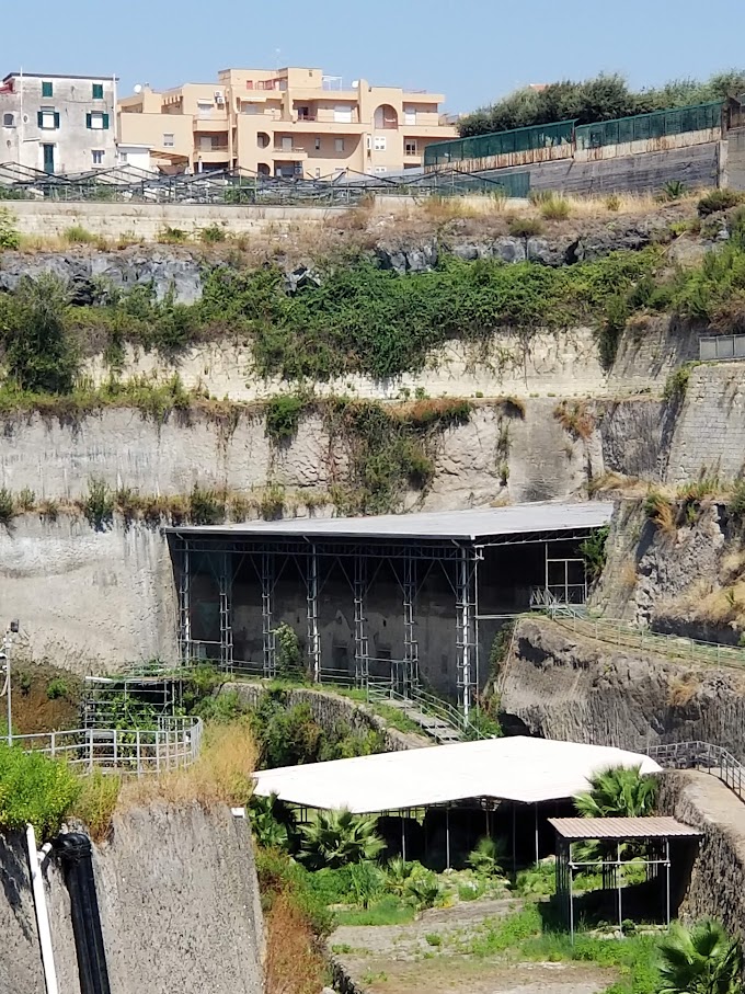 Exhibiting the famous three Woman Statues from Herculaneum – Are ...